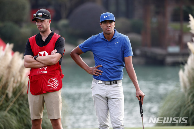 토니 피나우, HSBC 챔피언스 2R 선두···안병훈·김시환 40위