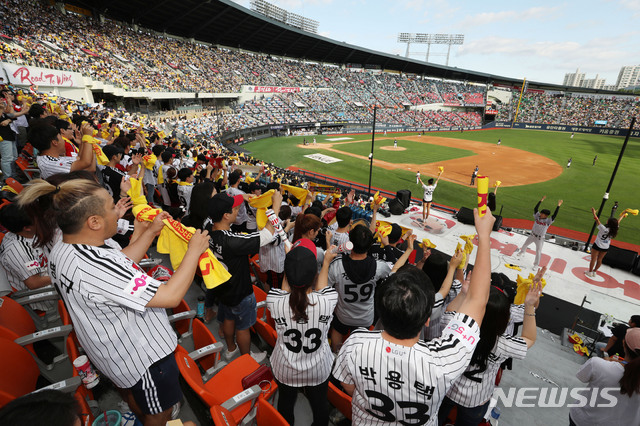 LG 트윈스, 2019 KBO 마케팅상 받는다…10년 연속 100만 관중