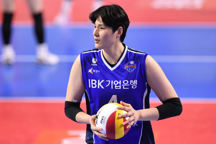 女배구 IBK기업은행, 프랜차이즈 스타 김희진과 FA 계약