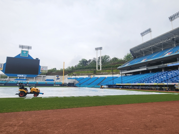 이승엽 두산 감독 첫 대구 방문 경기, 비에 가로막혔다