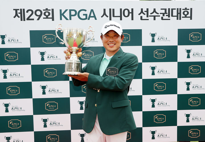 김영우, KPGA 시니어선수권에서 프로 데뷔 첫 승 달성 :: 공감언론 뉴시스
