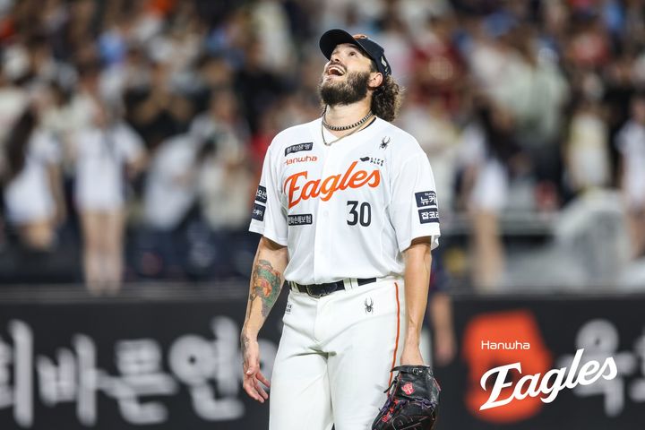 한화 폰세, KBO 최초 개막 15연승…최소 경기 200K 신기록 [뉴시스Pic] :: 공감언론 뉴시스